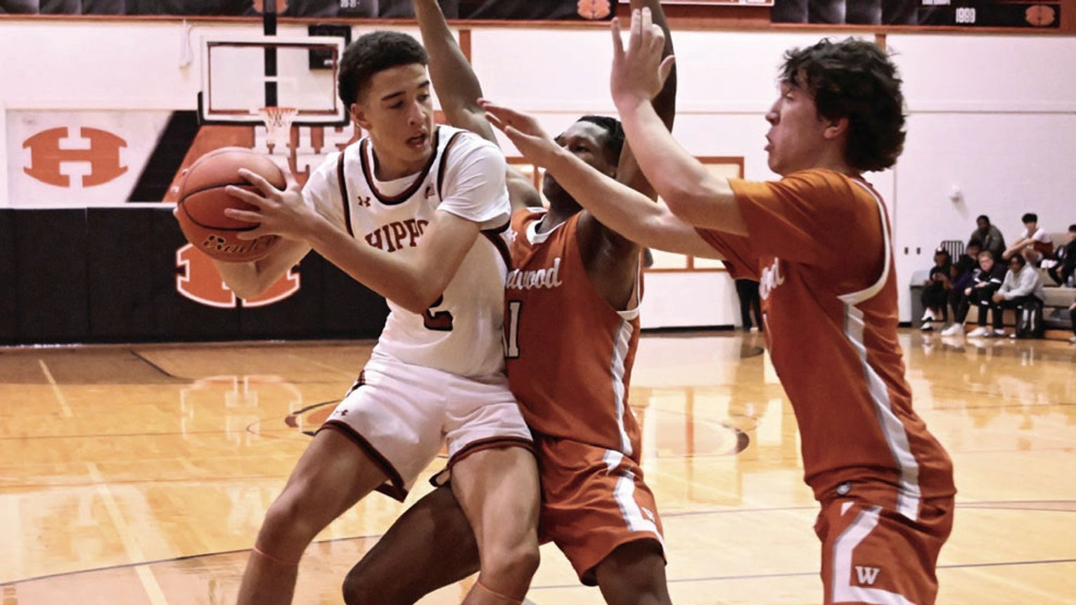 Hutto falls to Round Rock