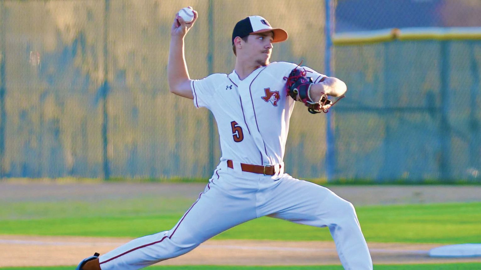 Hutto splits series against Westwood