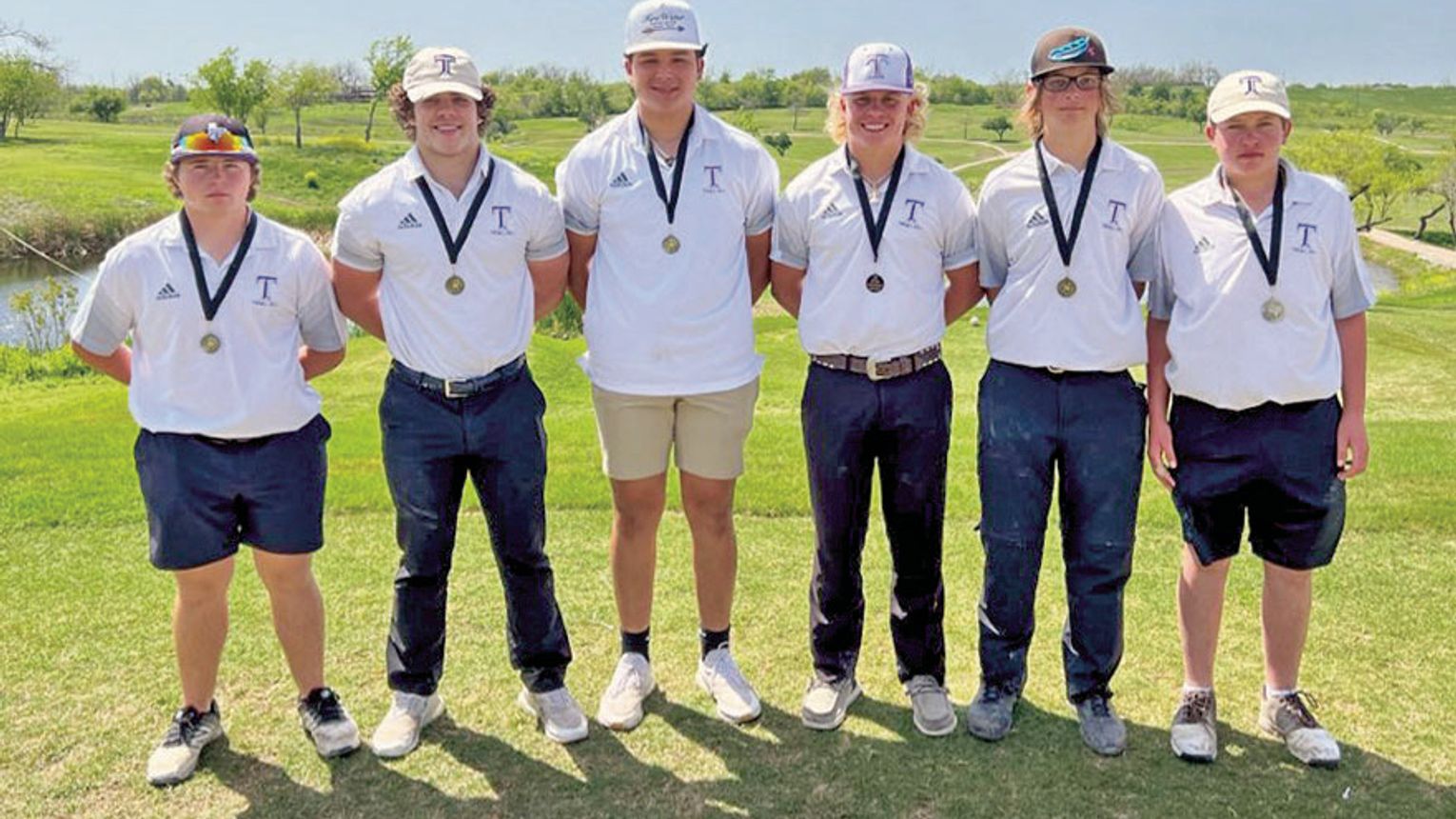 Thrall golf teams win district